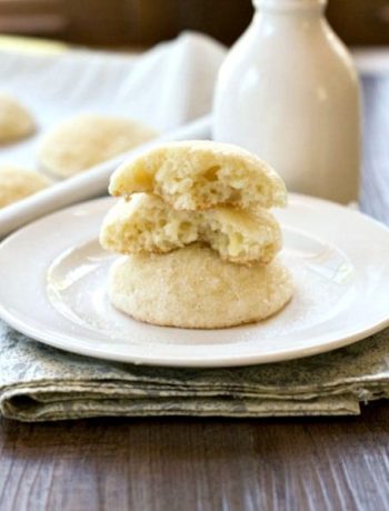Red Velvet Sandwich Cookies with Vanilla Bean Philadelphia Cream Cheese ...
