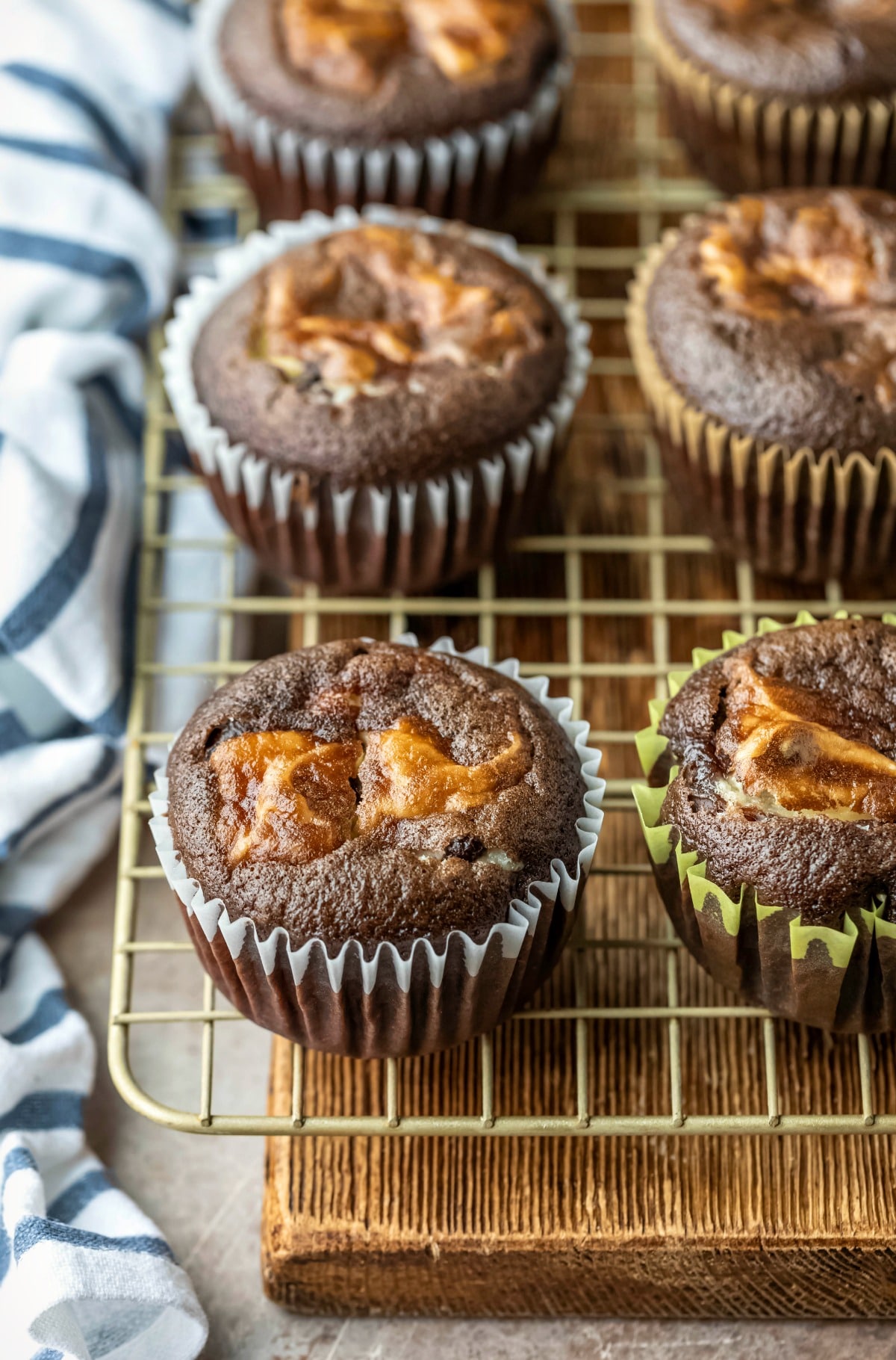 Chocolate Cheesecake Cupcakes - I Heart Eating