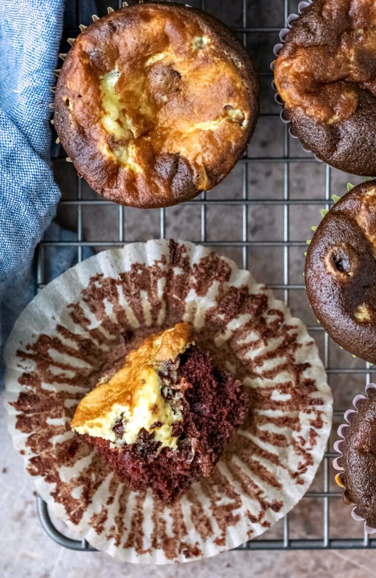 Chocolate Cheesecake Cupcakes - I Heart Eating