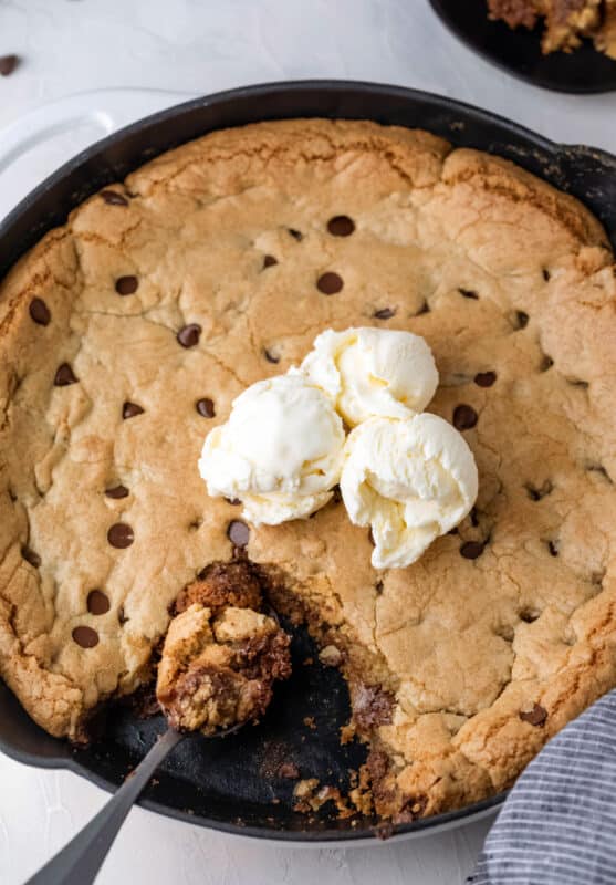 Easy Homemade Pizookie Recipe - I Heart Eating