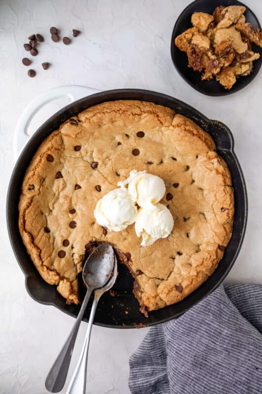 Easy Homemade Pizookie Recipe - I Heart Eating