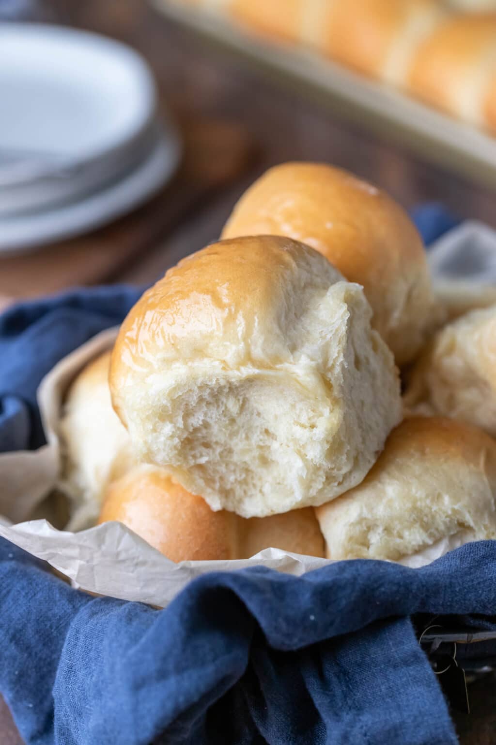 Best Fluffy Dinner Rolls - I Heart Eating