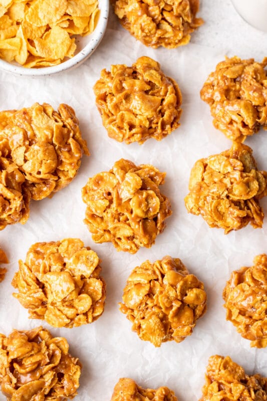 Peanut Butter Cornflake Cookies (No Bake) - I Heart Eating