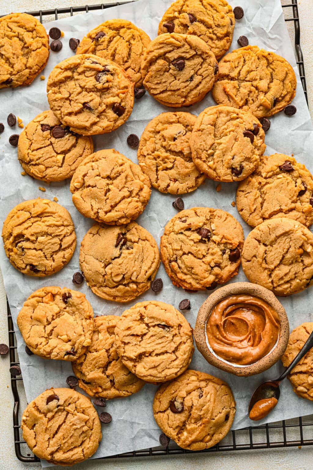 Peanut Butter Chocolate Chip Cookies - I Heart Eating