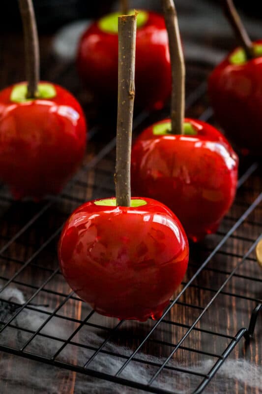 Easy Candy Apple Recipe - I Heart Eating