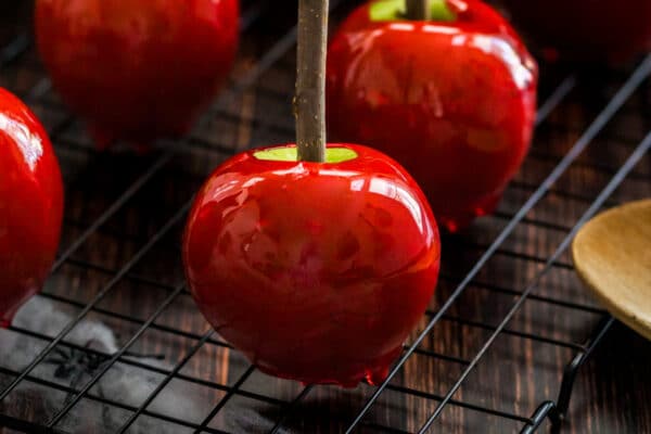 Easy Candy Apple Recipe - I Heart Eating
