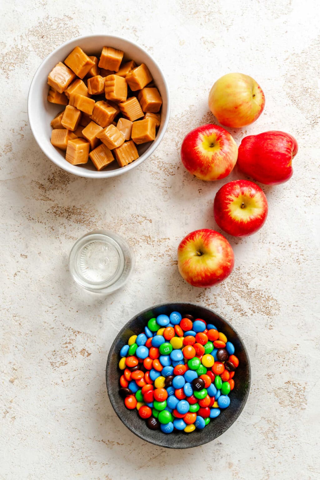 M&M Caramel Apples - I Heart Eating