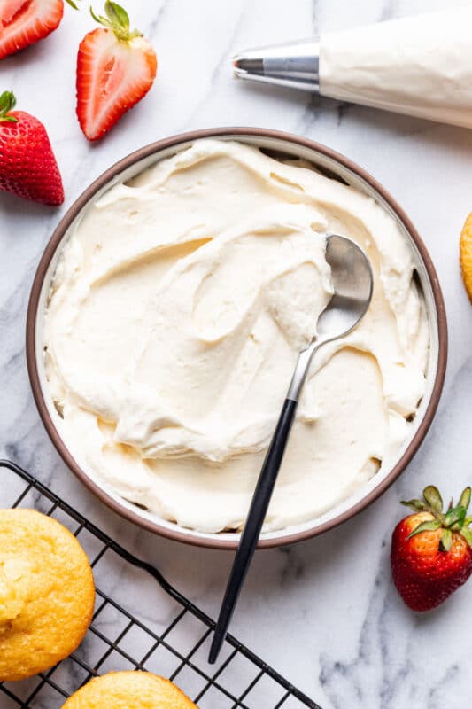 Whipped Cream Frosting - I Heart Eating
