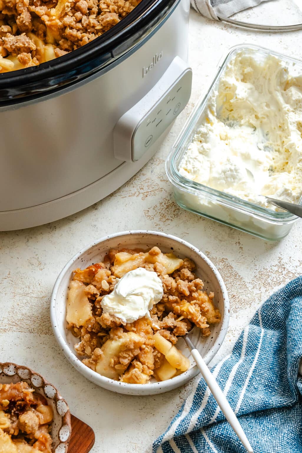 Slow Cooker Apple Crisp - I Heart Eating